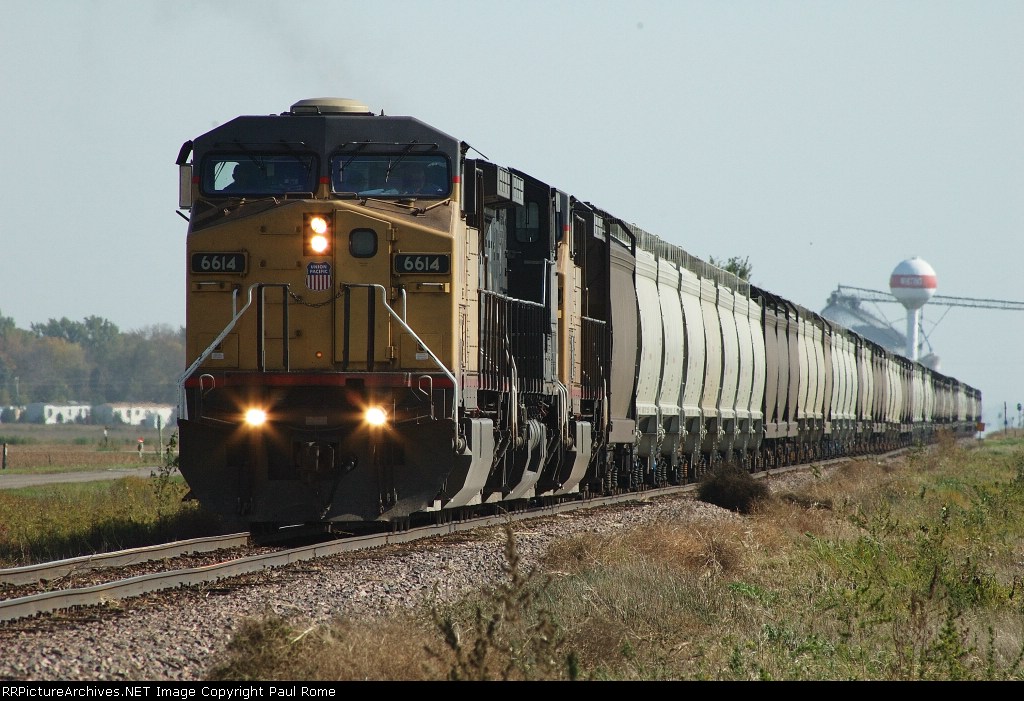 UP 6614 and 2-sister AC44/0Ws lead a northbound grain train on the Sioux City Sub